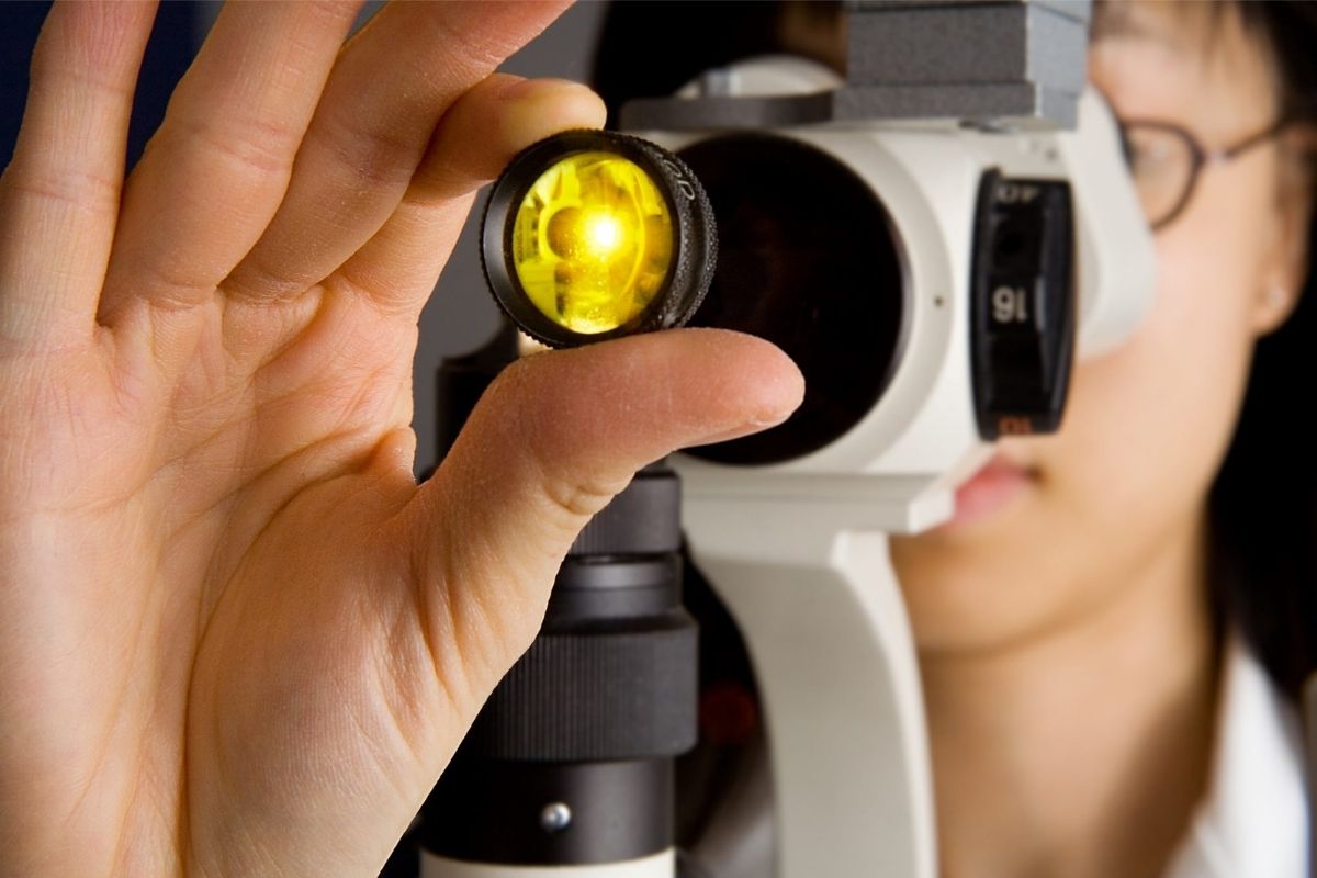 What To Expect During Your Retina Examination ? – Vala Eye Centre